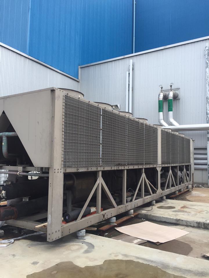 Air Cooled Chiller “York” 2010 Cooling Cap. 1054.8 kW | Chiller Trading ...